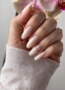 24 Ivory Wedding Nails: Timeless Elegance for Your Special Day ...